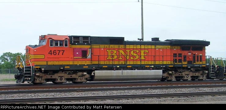 BNSF 4677